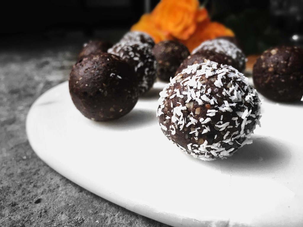 Chocolate Power Bites - Raw Vegan - the indigo kitchen