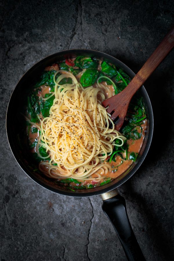 Creamy Umami Spinach Pasta - the indigo kitchen